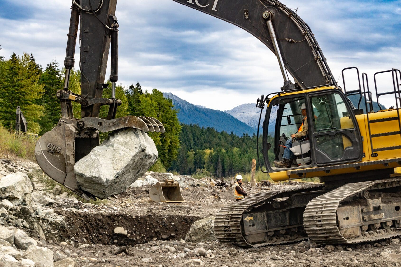 Oversized Quarry Rock for the Upper Nisqually River Levee Retrofit